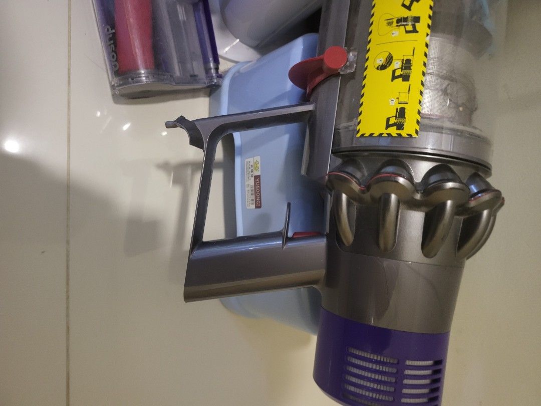 Broken Dyson V10 and accessories, TV & Home Appliances, Vacuum Cleaner ...
