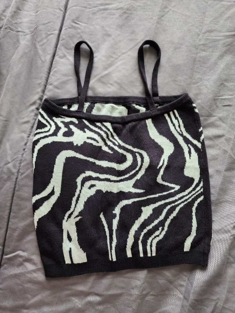 Color Box Crop Top, Fesyen Wanita, Pakaian Wanita, Atasan di Carousell