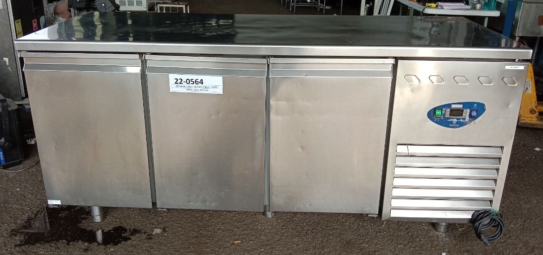 DESMON 3 door counter chiller, TV & Home Appliances, Kitchen Appliances ...