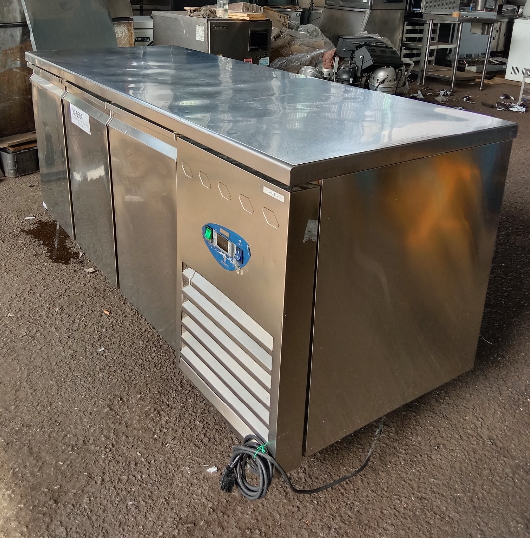 DESMON 3 door counter chiller, TV & Home Appliances, Kitchen Appliances ...