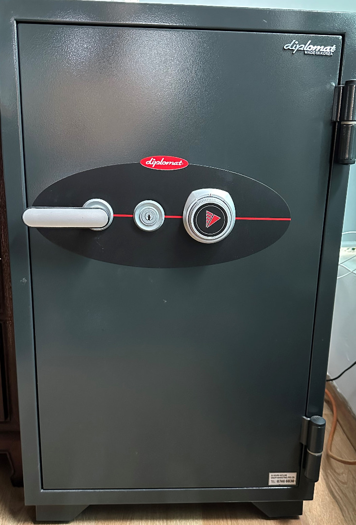 Diplomat Safe Model 080, Furniture & Home Living, Security & Locks ...