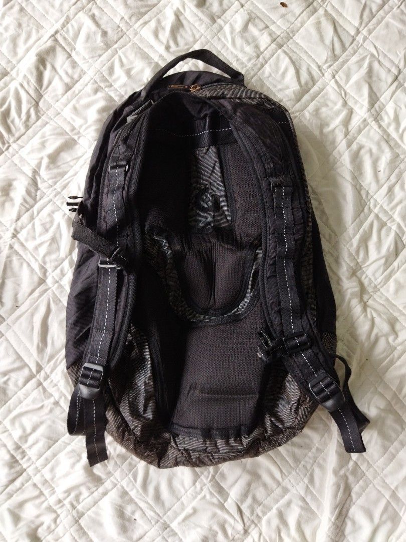 Gravis, Men's Fashion, Bags, Backpacks on Carousell