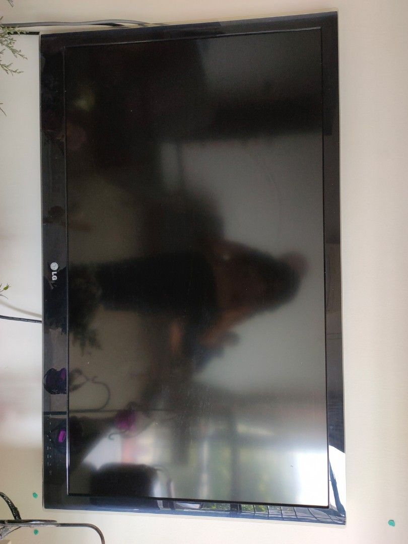 LG 42 inch TV, TV & Home Appliances, TV & Entertainment, TV on Carousell