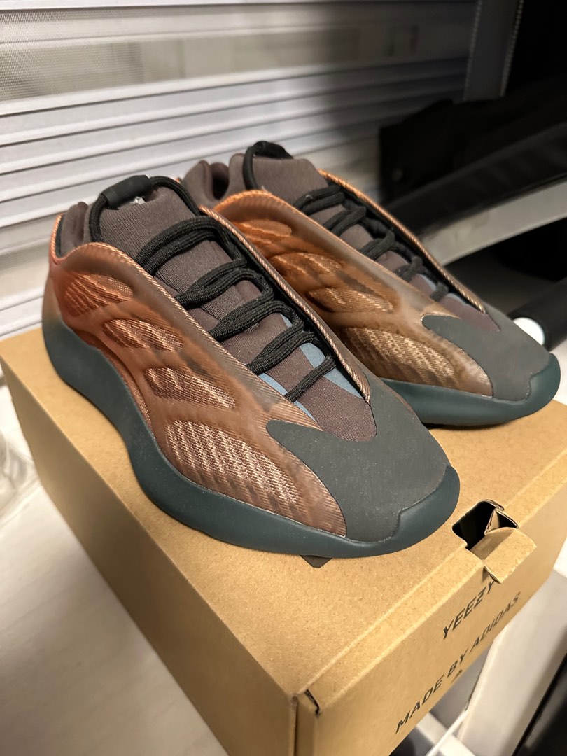 Original yeezy 700, Men's Fashion, Footwear, Sneakers on Carousell