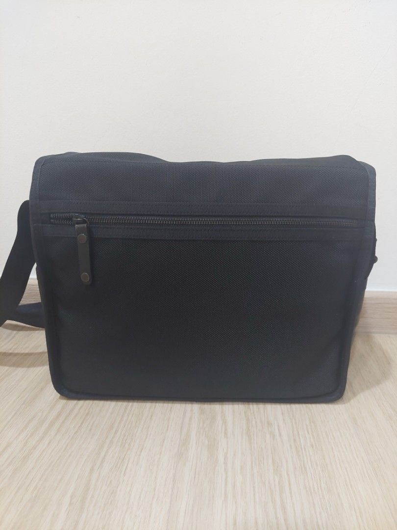 Porter Yoshida and Co. Heat series sling bag, Men's Fashion, Bags, Sling Bags on Carousell