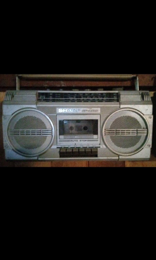 Radio lama jenama sharp & hitachi, Hobbies & Toys, Collectibles ...