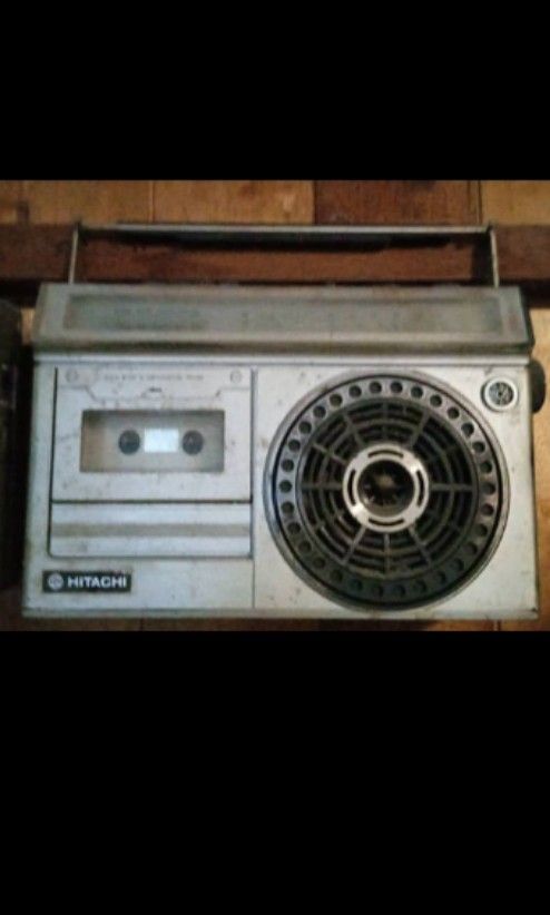 Radio lama jenama sharp & hitachi, Hobbies & Toys, Collectibles ...