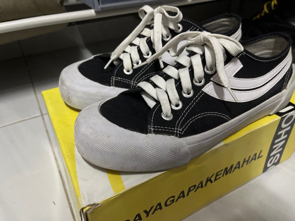 Sepatu Johnson, Women's Fashion, Footwear, Sneakers on Carousell