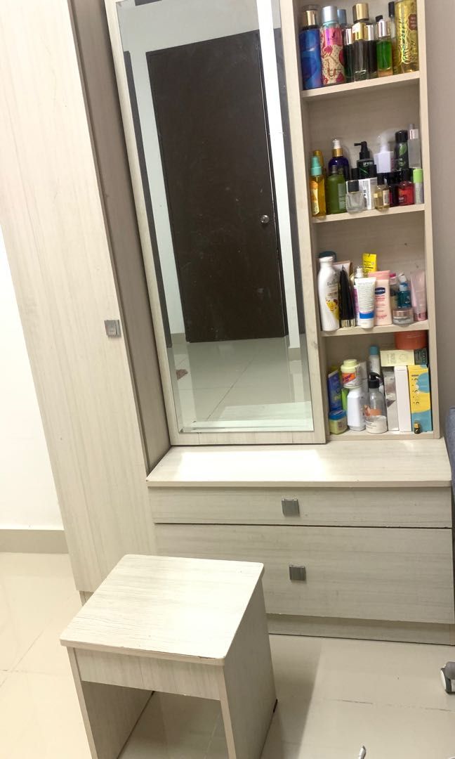 Set meja makeup cermin slide dan almari tepi siap bangku, Furniture ...