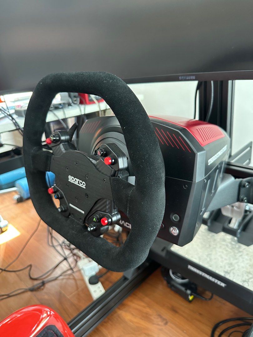Sim Racing rig with Thrustmaster TS XW racing wheel, servo and pedals ...