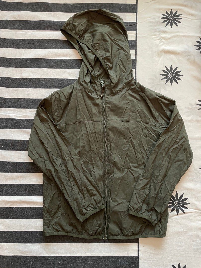 Uniqlo Pocketable Parka, Babies & Kids, Babies & Kids Fashion on Carousell