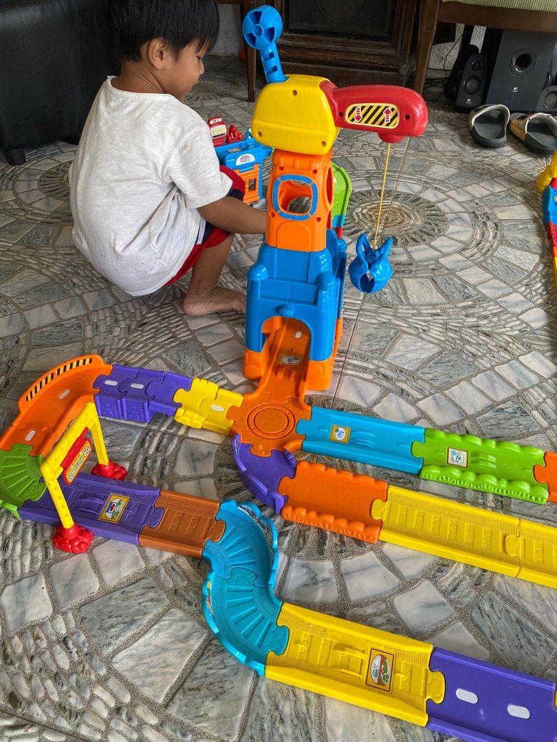 Vtech train set w/ repair shop, Hobbies & Toys, Toys & Games on Carousell