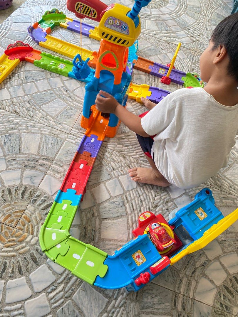 Vtech train set w/ repair shop, Hobbies & Toys, Toys & Games on Carousell
