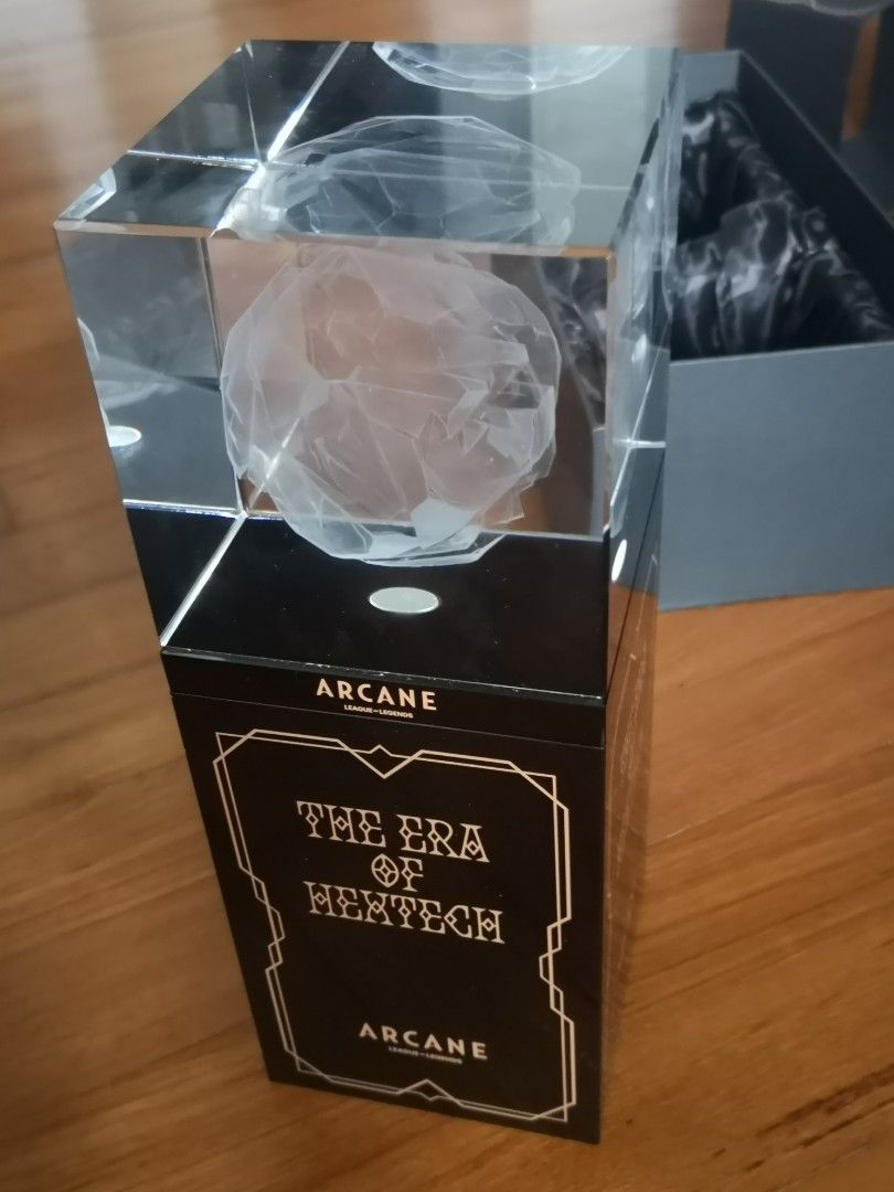 Arcane League of Legends Era of Hextech Statue, Hobbies & Toys, Toys ...