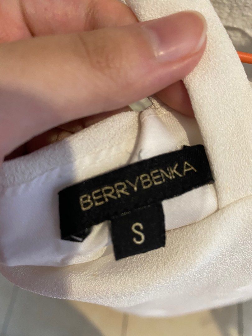 Berrybenka off white sabrina dress, Fesyen Wanita, Pakaian Wanita, Gaun ...