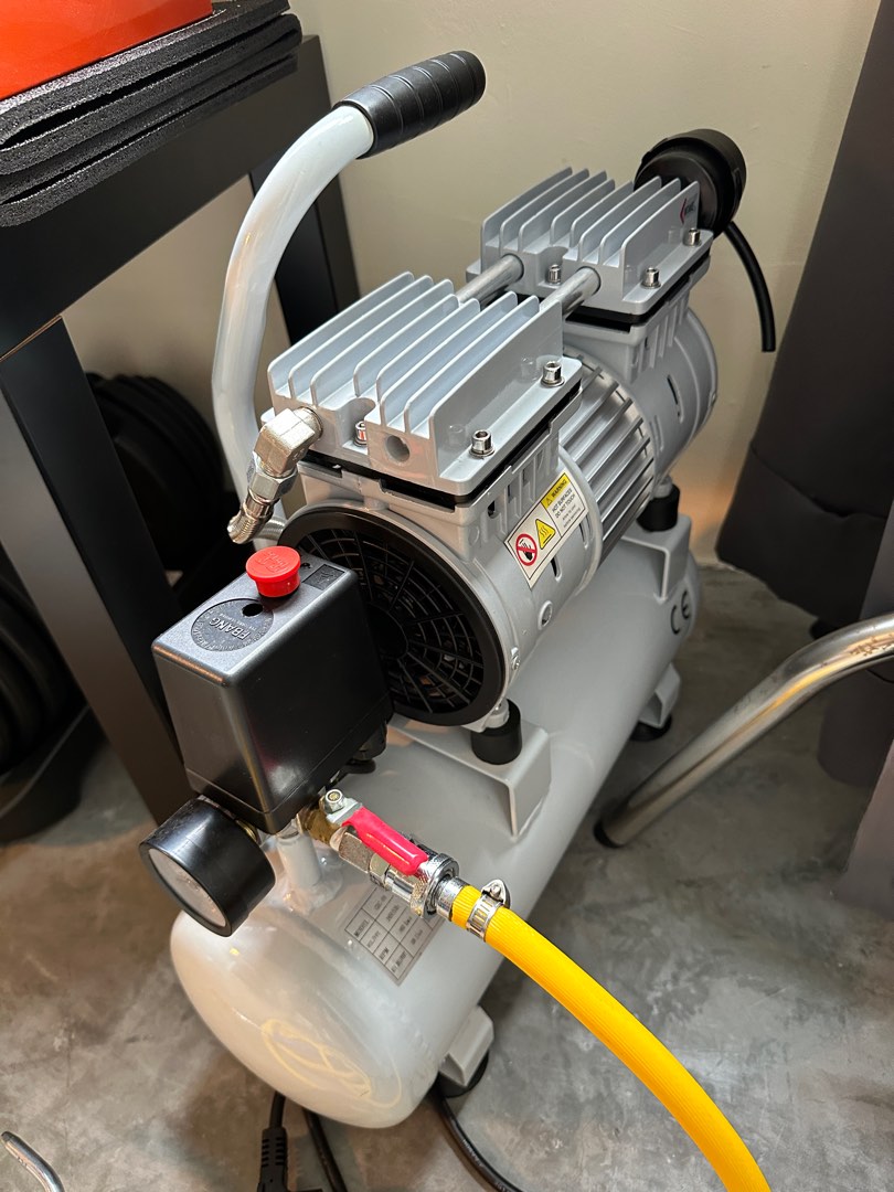 Compressor 8 Bar 9 litres, Everything Else on Carousell