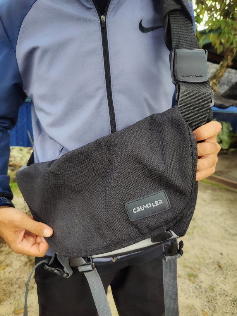 Crumpler Comfort Zone Small Messenger Bag, Men's Fashion, Bags, Sling ...