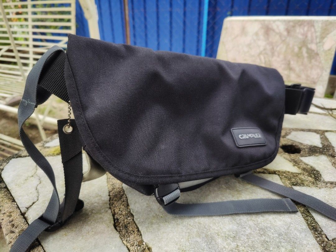 Crumpler Comfort Zone Small Messenger Bag, Men's Fashion, Bags, Sling ...