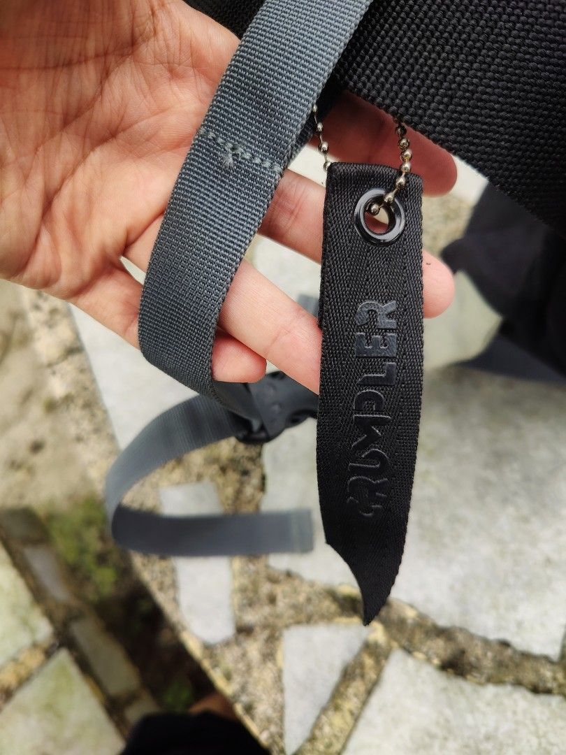 Crumpler Comfort Zone Small Messenger Bag, Men's Fashion, Bags, Sling ...