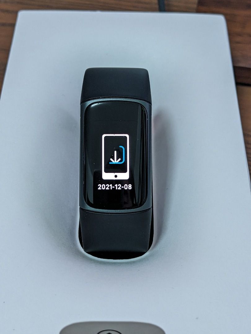 Fitbit Charge 5 (like new but has a broken pixel-wide line across the ...