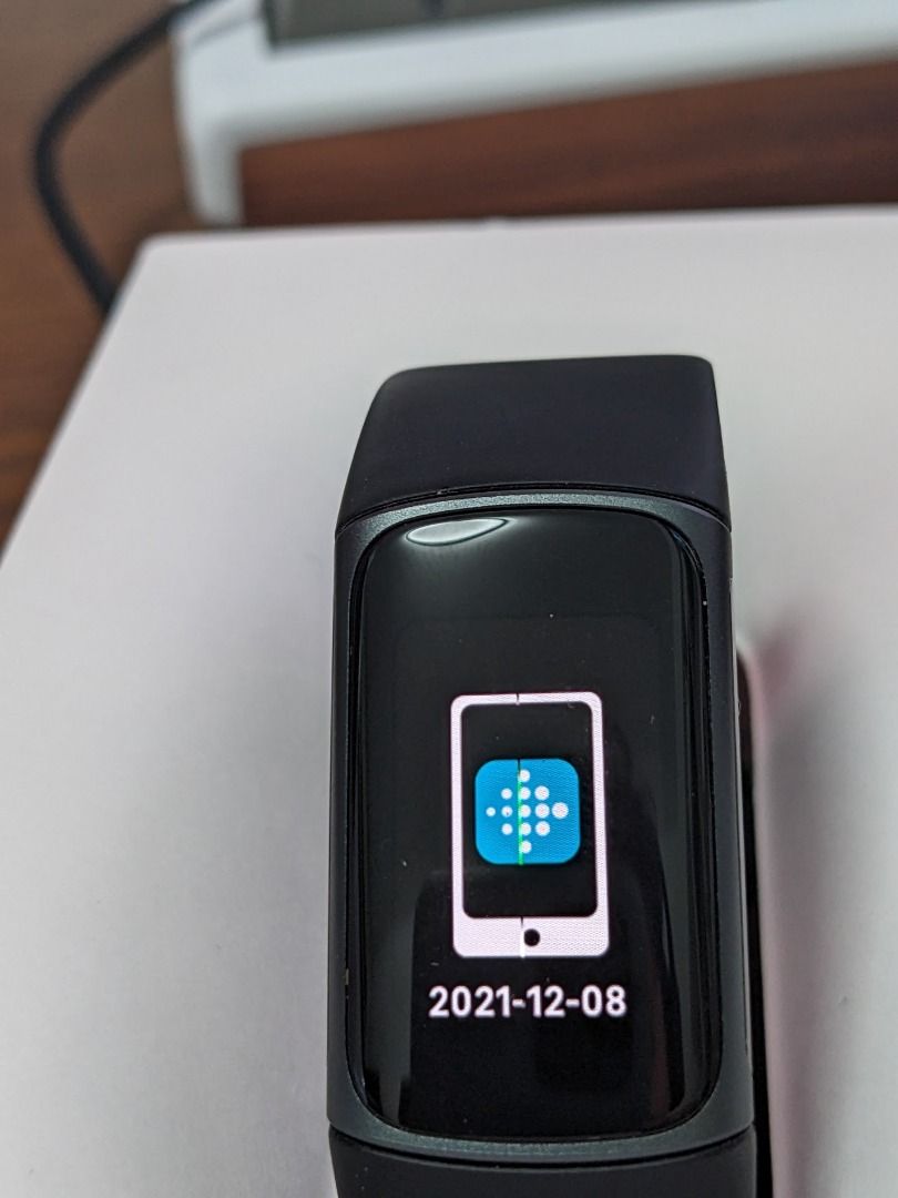 Fitbit Charge 5 (like new but has a broken pixel-wide line across the ...