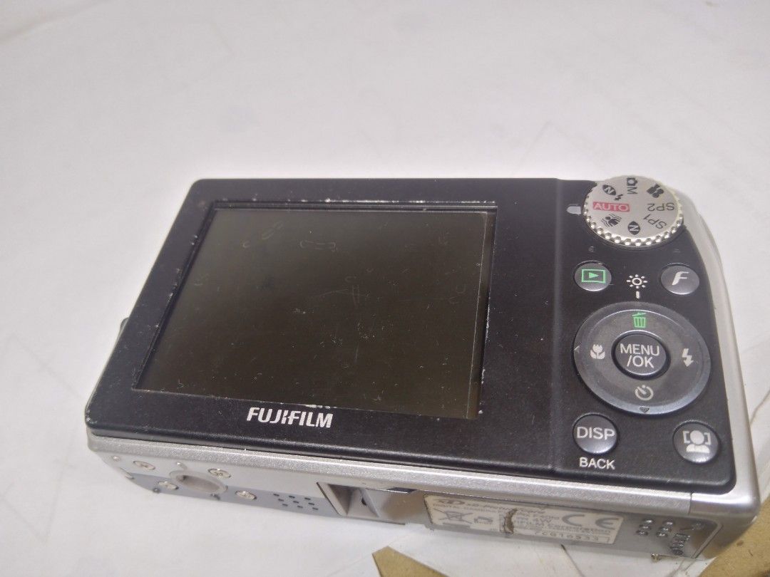 Fujifilm finepix F40fd SUPER CCD, Photography, Cameras on Carousell