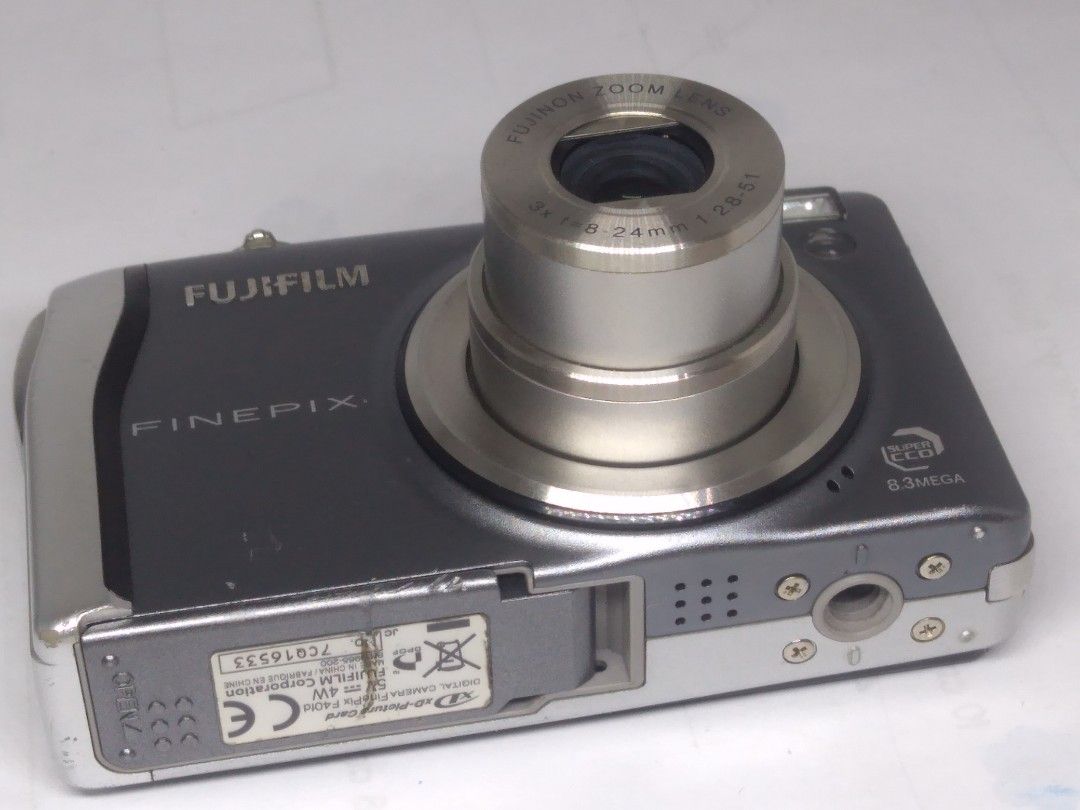 Fujifilm finepix F40fd SUPER CCD, Photography, Cameras on Carousell