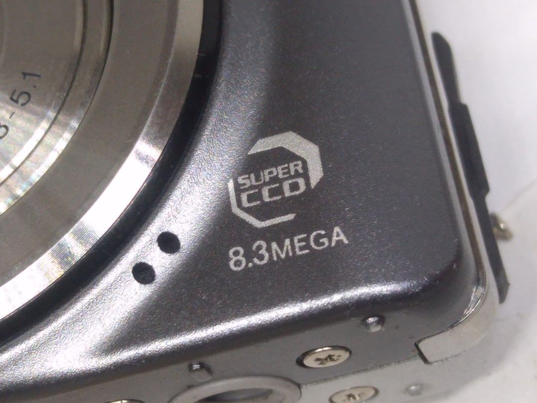 Fujifilm finepix F40fd SUPER CCD, Photography, Cameras on Carousell