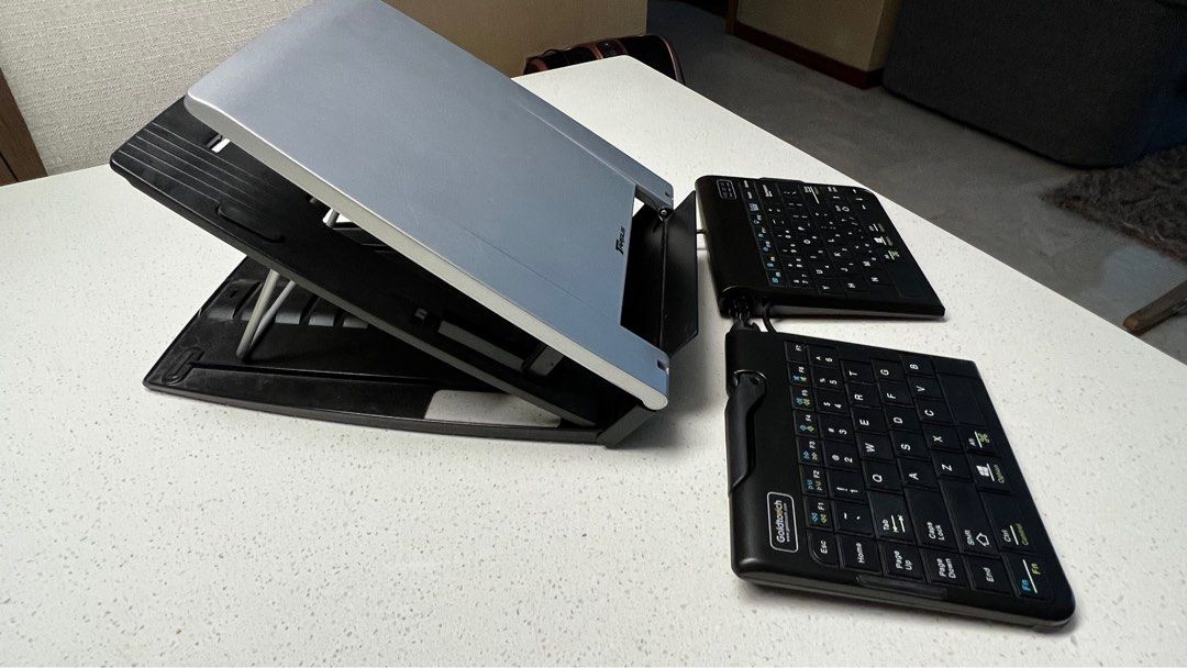 Goldtouch Go!2 mobile keyboard & Targus laptop riser, Computers & Tech ...