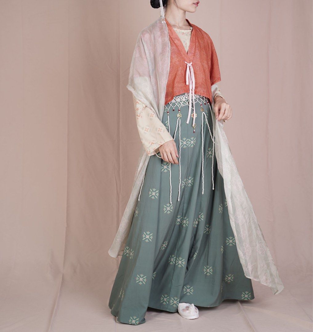 Han Chinese costume, Women's Fashion, Dresses & Sets, Traditional ...