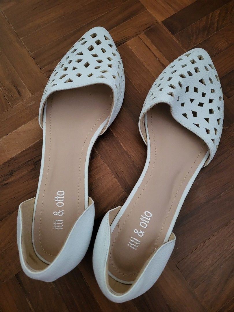 Itti & Otto white flats, Women's Fashion, Footwear, Flats on Carousell