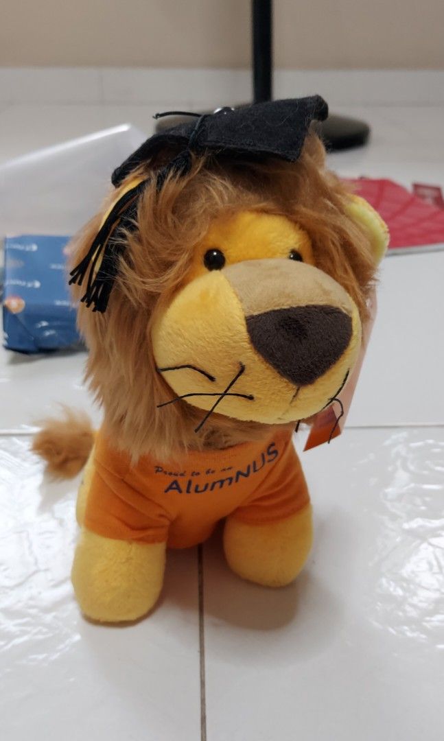 Linus Graduate Plushie NUS, Hobbies & Toys, Memorabilia & Collectibles ...