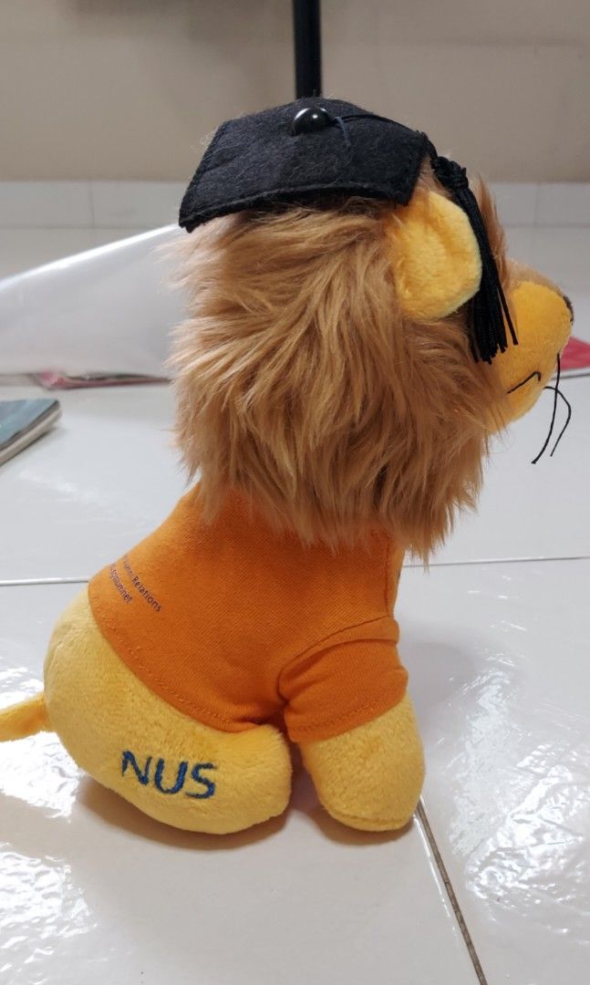 Linus Graduate Plushie NUS, Hobbies & Toys, Memorabilia & Collectibles ...