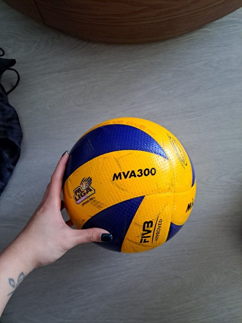 mva 300 volleyball, Sports Equipment, Sports & Games, Racket & Ball ...