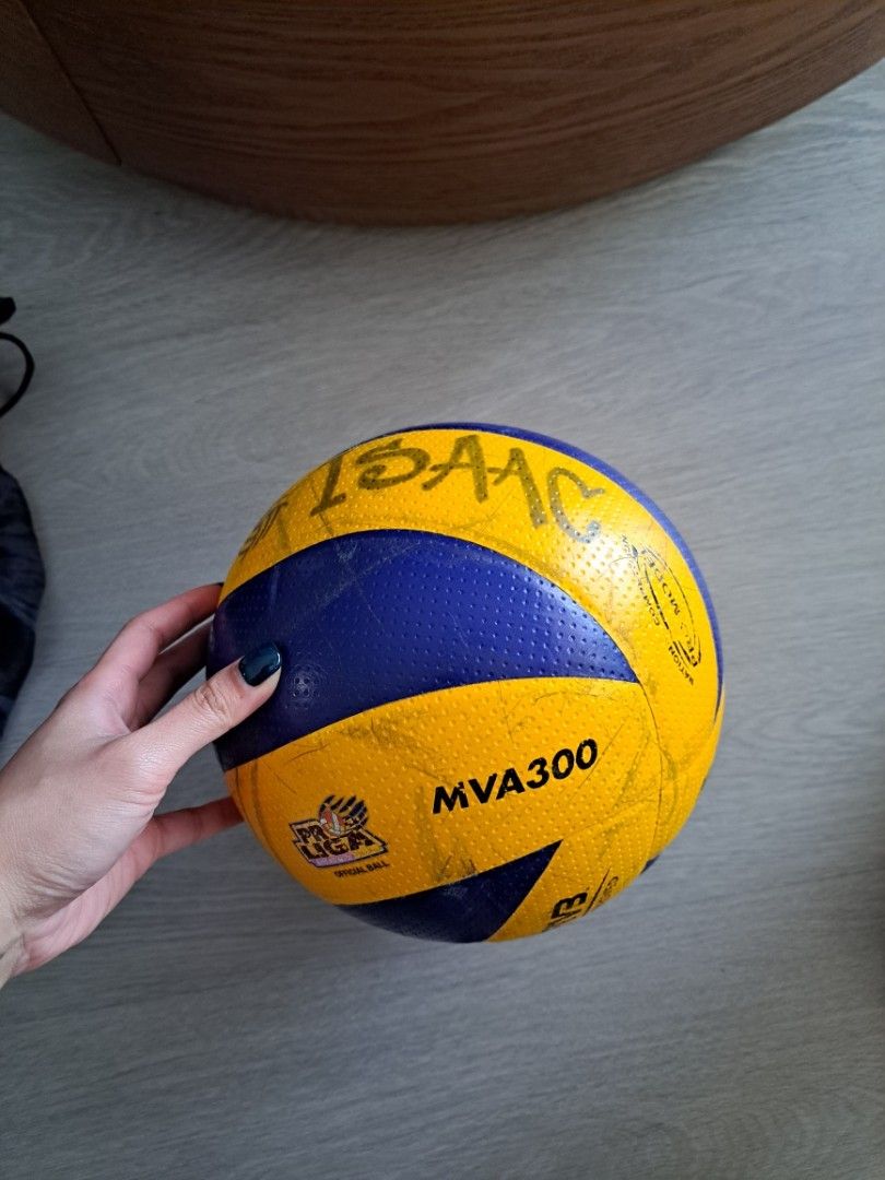 mva 300 volleyball, Sports Equipment, Sports & Games, Racket & Ball ...