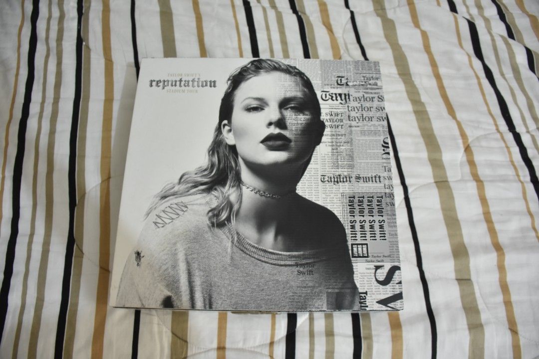 Reputation VIP Box - Taylor Swift, Hobbies & Toys, Memorabilia ...