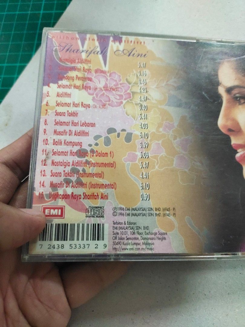 Sharifah aini pilihan klasik aidilfitri, Hobbies & Toys, Music & Media, CDs & DVDs on Carousell