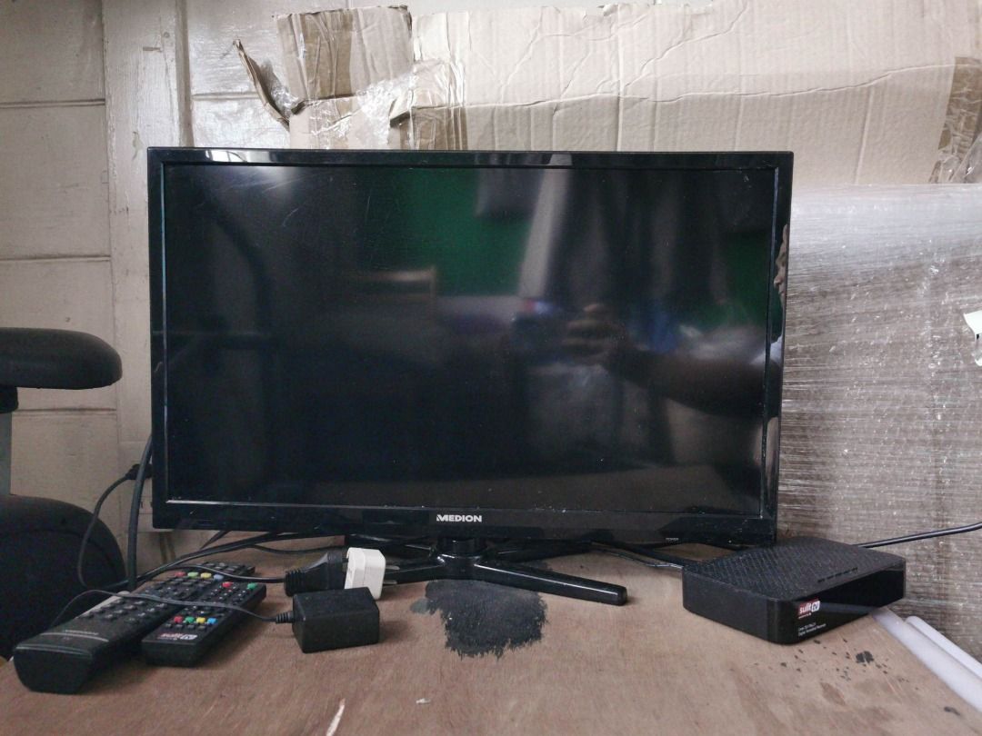 TV and Computer Monitor with Built-in DVD Player (23.6"), TV & Home ...