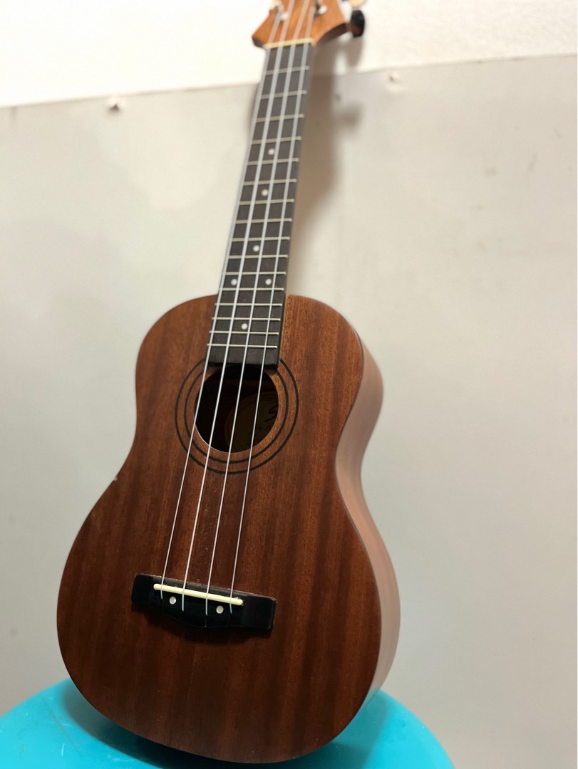 Ukulele greg bennett, Hobbies & Toys, Music & Media, Musical ...