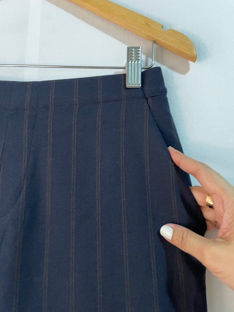 Uniqlo navy blue stripe ankle trouser, Women's Fashion, Bottoms, Other ...