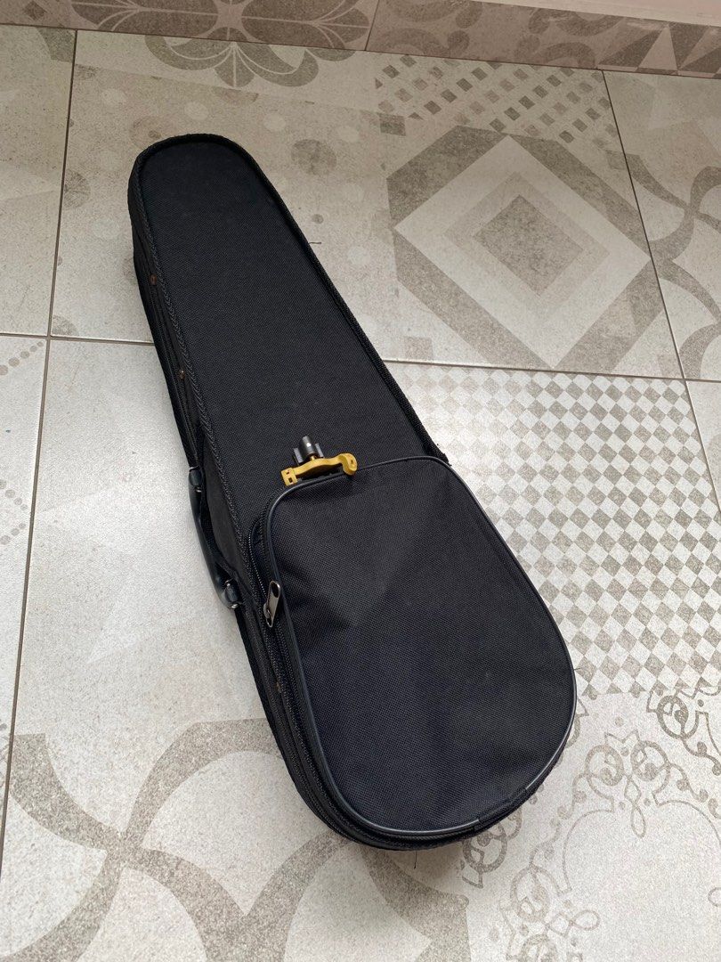 Used beginner 1/10 violin, Hobbies & Toys, Music & Media, Musical Instruments on Carousell