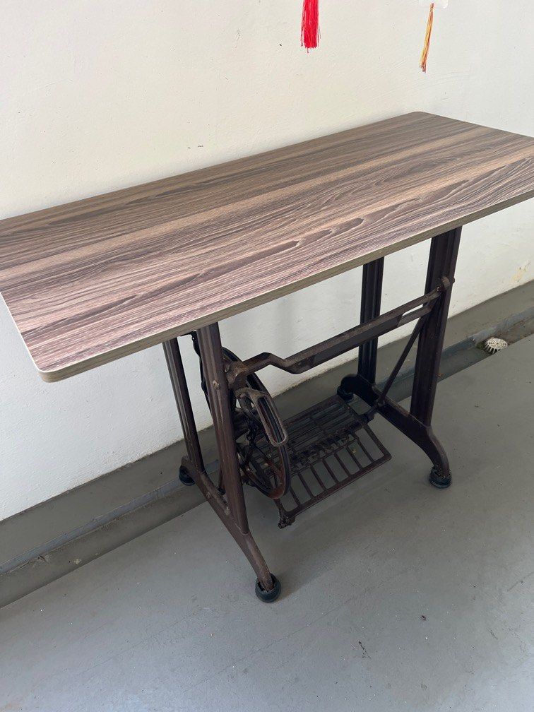 Vintage SINGER sewing machine stand/wooden top, Hobbies & Toys ...