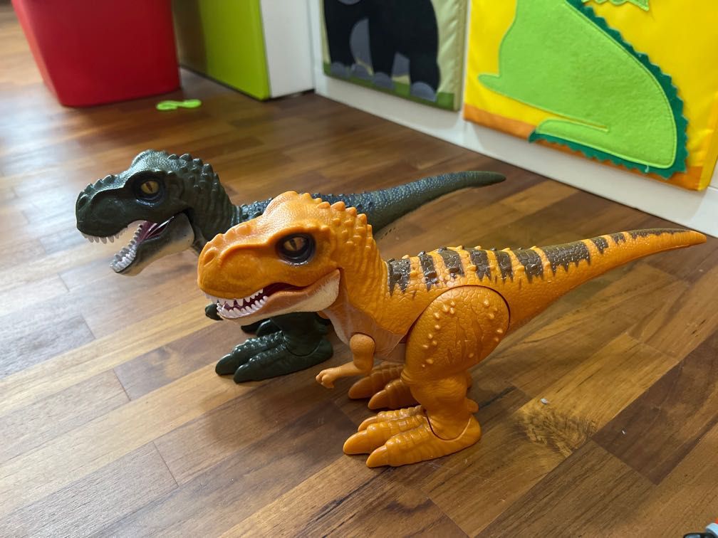 Walking roaring dinosaurs / t. Rex, Hobbies & Toys, Toys & Games on ...