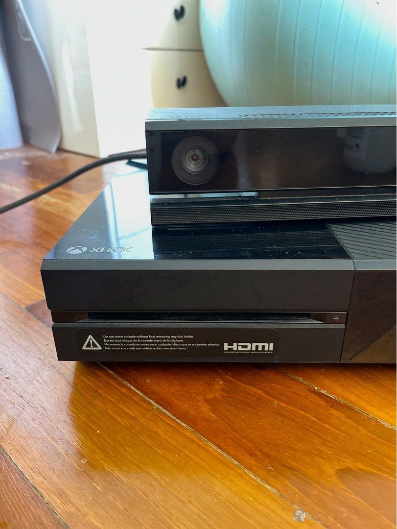 Xbox One with Kinect + 1x Wireless Controller model 1540 original ...