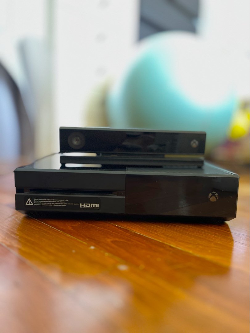Xbox One with Kinect + 1x Wireless Controller model 1540 original ...