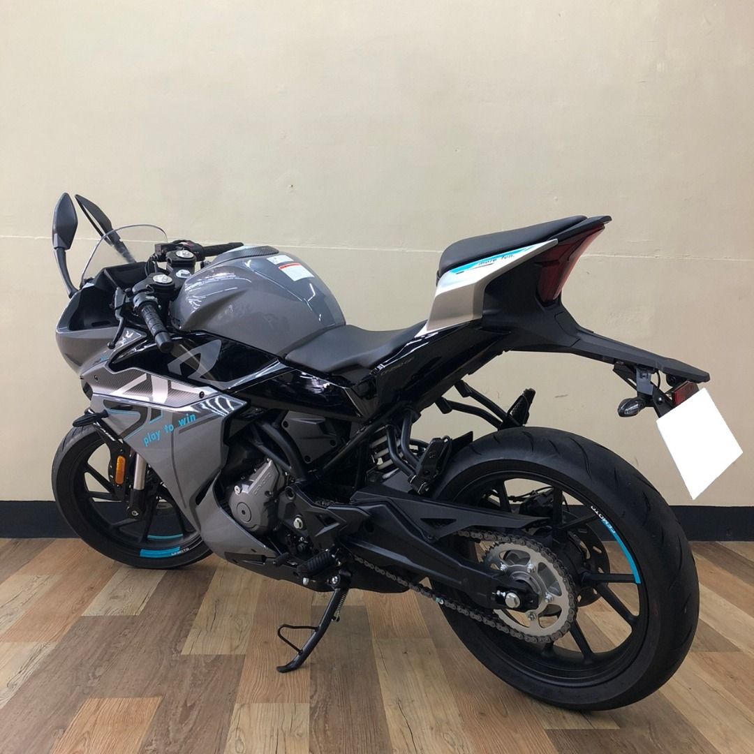 【售】仿賽 新車 2022 CFMOTO 春風 250SR ABS 48期零利率飛翔重車{三民店}, 機車, 新車在旋轉拍賣