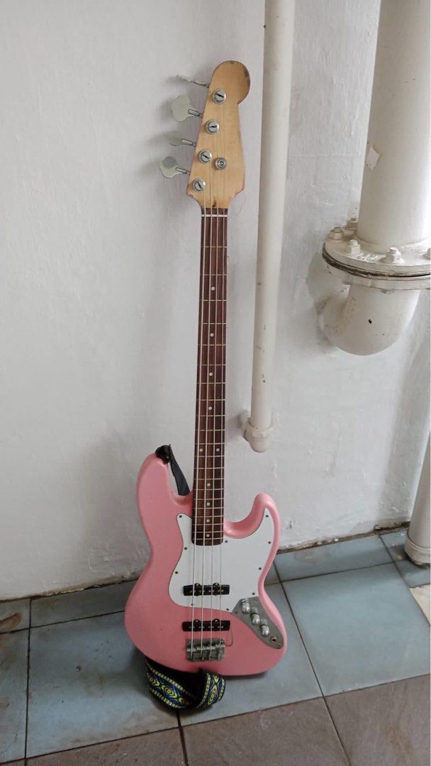 Base guitar, Hobbies & Toys, Music & Media, Musical Instruments on ...