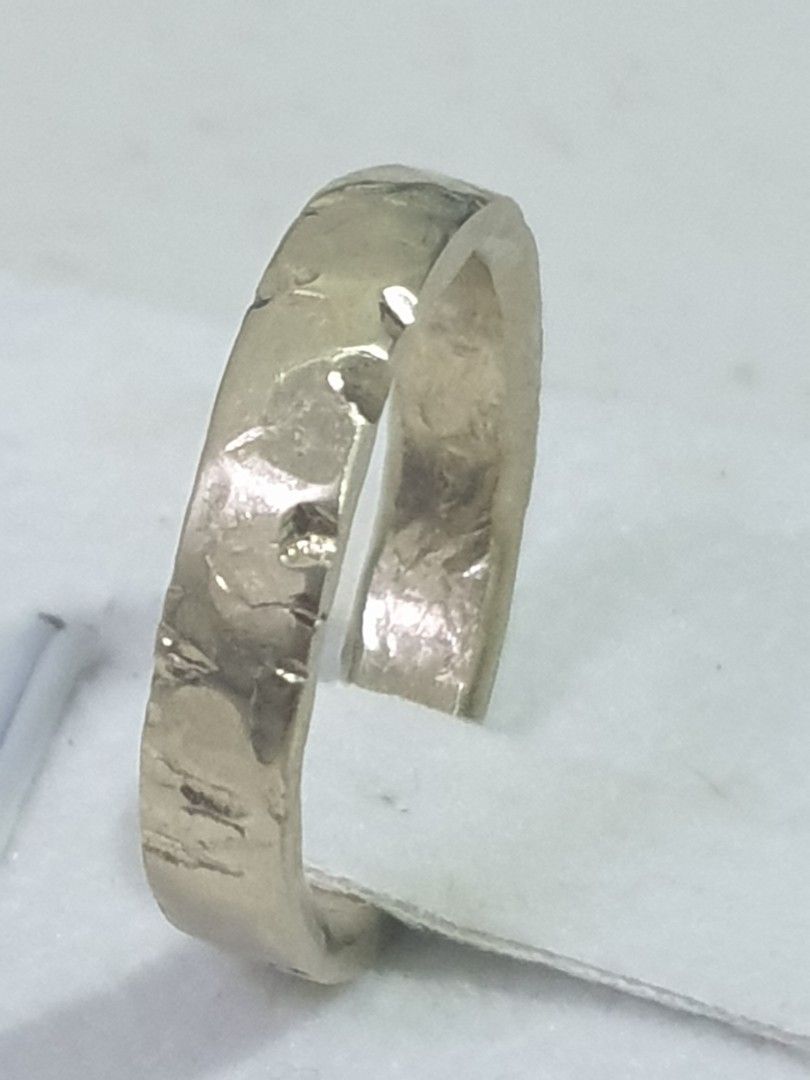 Besi kuning (the legendary ring)(solid ,tebal dan berat)(sila berikan ...