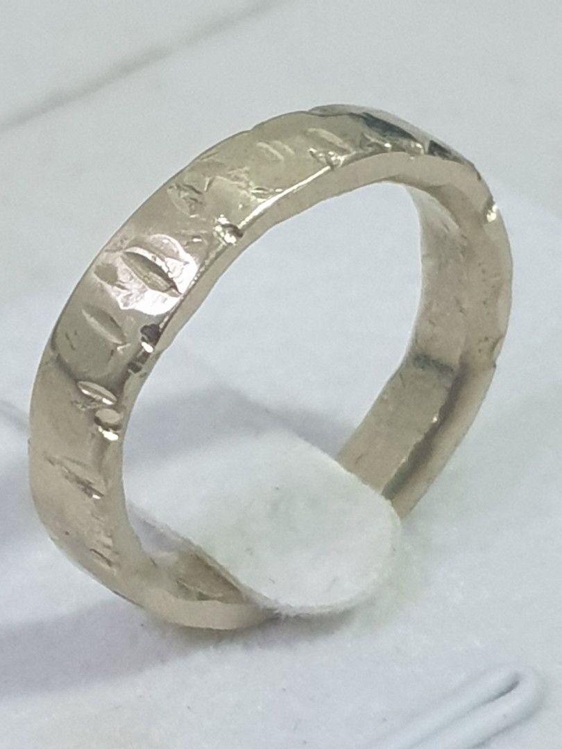 Besi kuning (the legendary ring)(solid ,tebal dan berat)(sila berikan ...