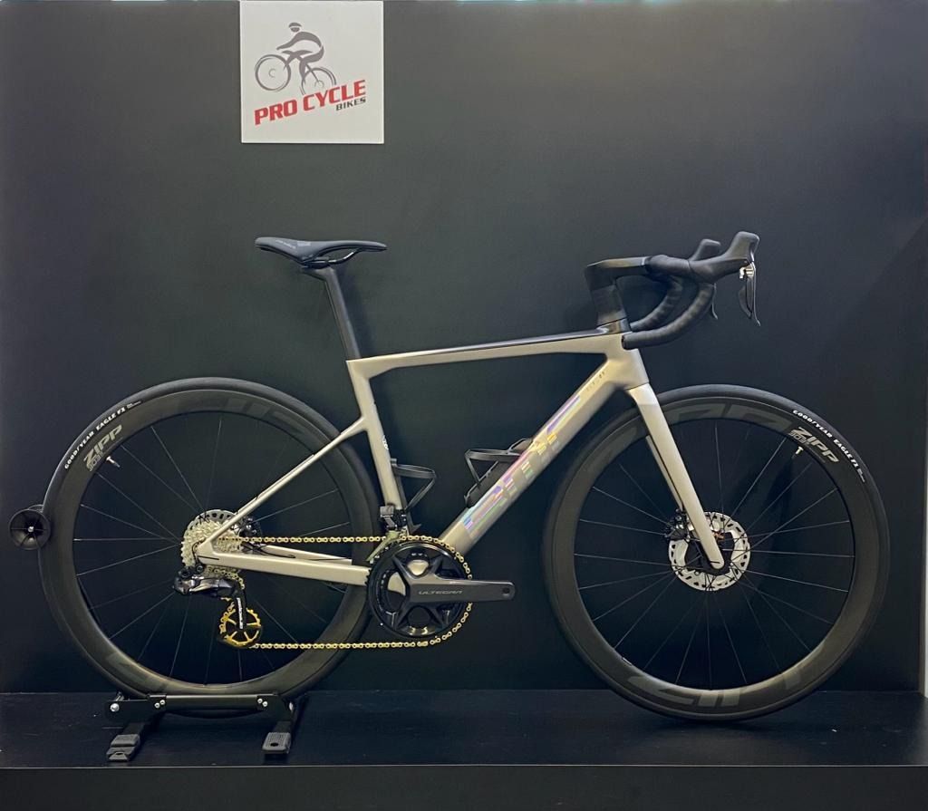 BMC Teammachine SLR01 Disc, Arctic Silver Prisma/ Carbon Road Bike ...